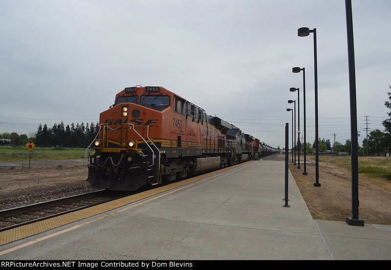 BNSF 7453